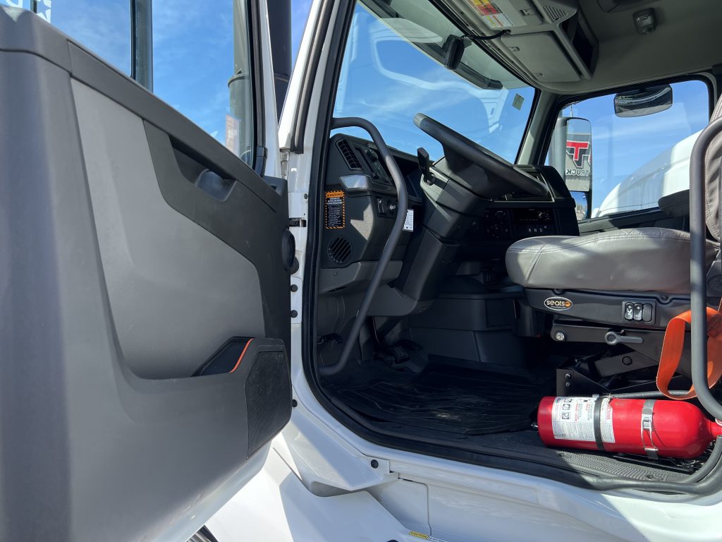 2019 VOLVO VNL64T760 - CIT Trucks