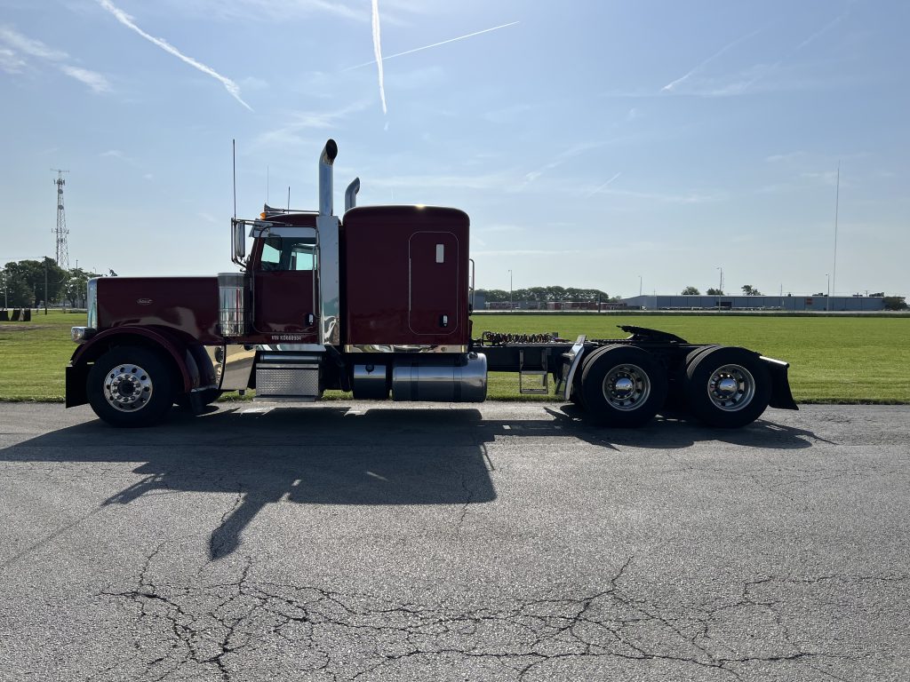2019 PETERBILT 389 - CIT Trucks
