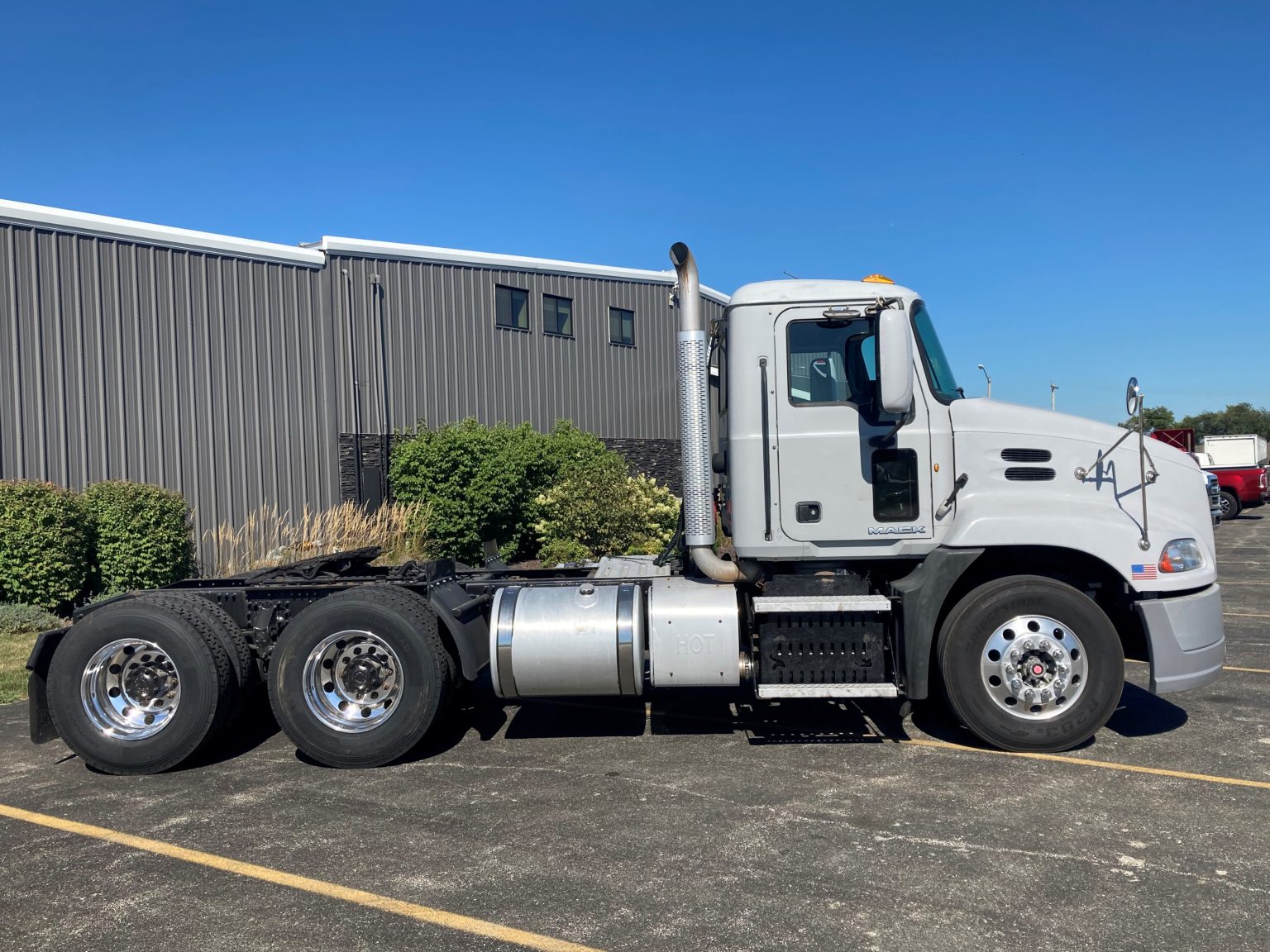 2011 MACK CXU613 - CIT Trucks
