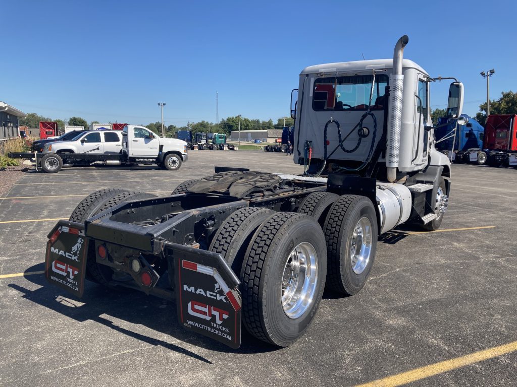2011 MACK CXU613 - CIT Trucks