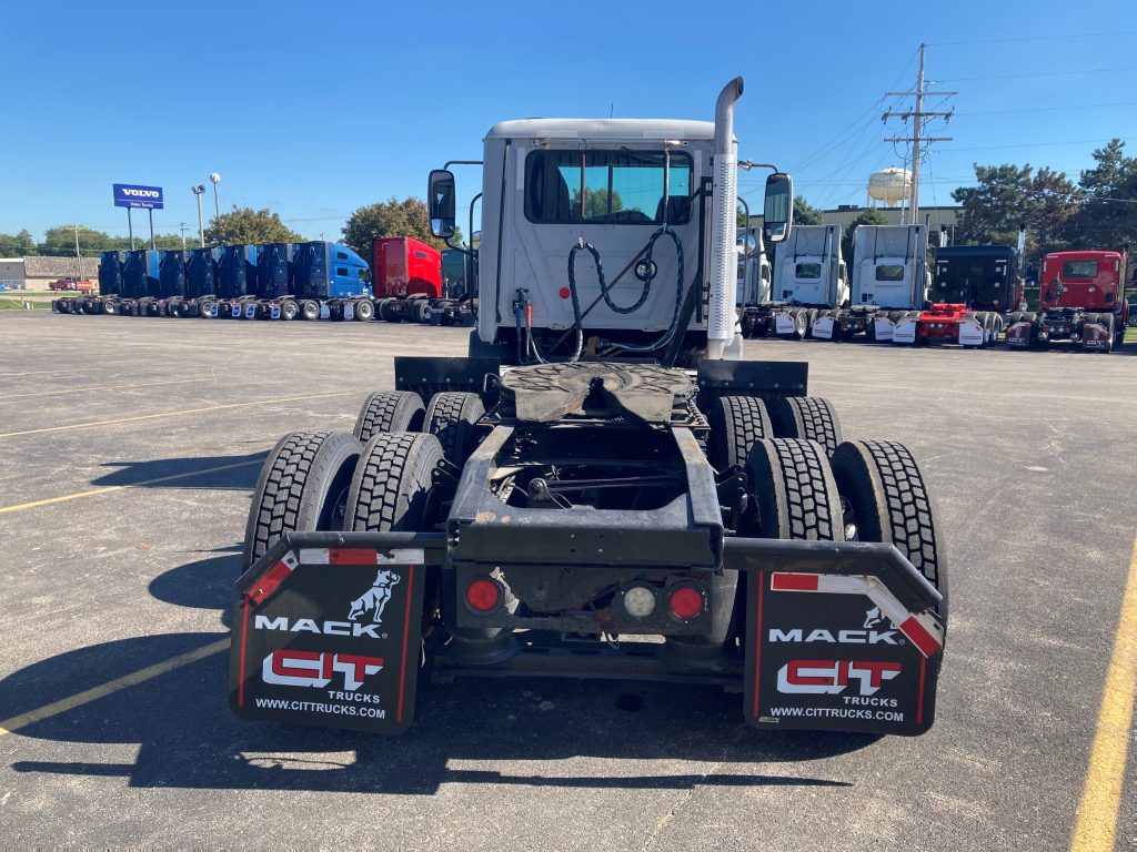 2011 MACK CXU613 - CIT Trucks