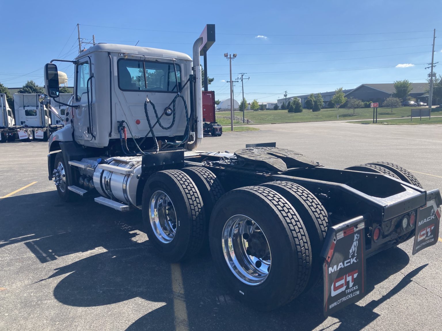 2011 MACK CXU613 - CIT Trucks