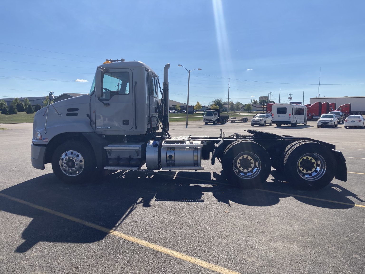2011 MACK CXU613 - CIT Trucks