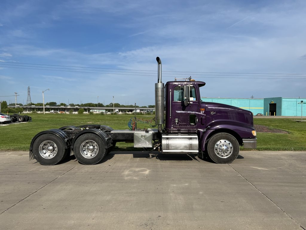 1999 INTERNATIONAL 9400 - CIT Trucks