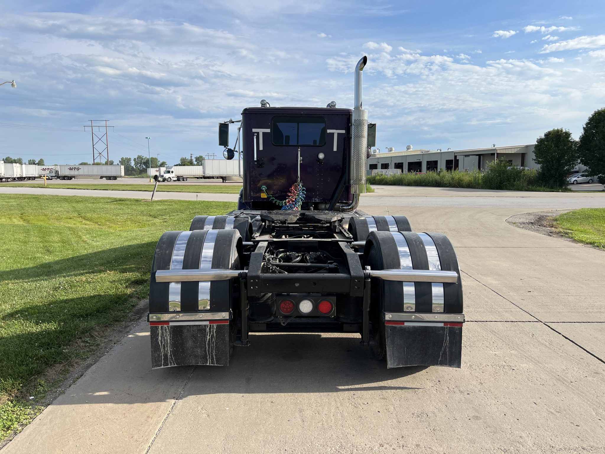 1999 INTERNATIONAL 9400 - CIT Trucks