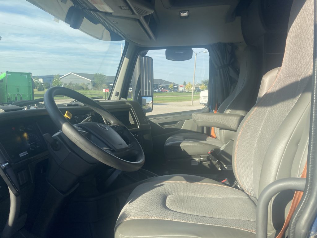 2021 VOLVO VNL64T860 - CIT Trucks