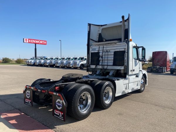 2016 VOLVO VNL64T300 - CIT Trucks
