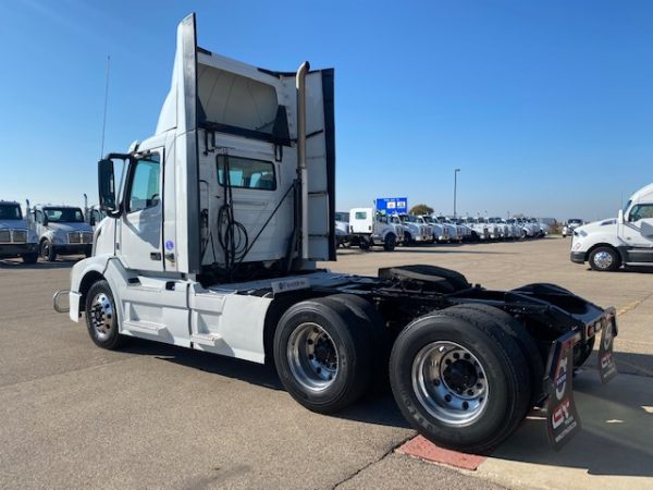 2016 VOLVO VNL64T300 - CIT Trucks