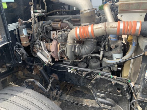 2013 PETERBILT 384 - CIT Trucks