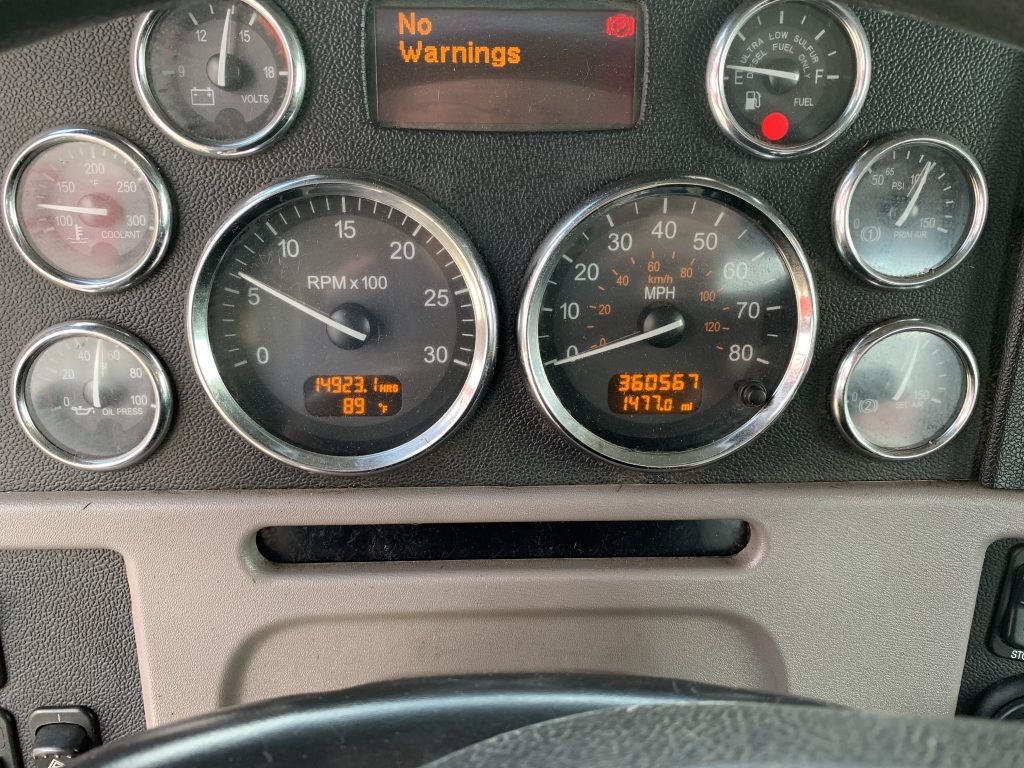 2013 PETERBILT 384 - CIT Trucks