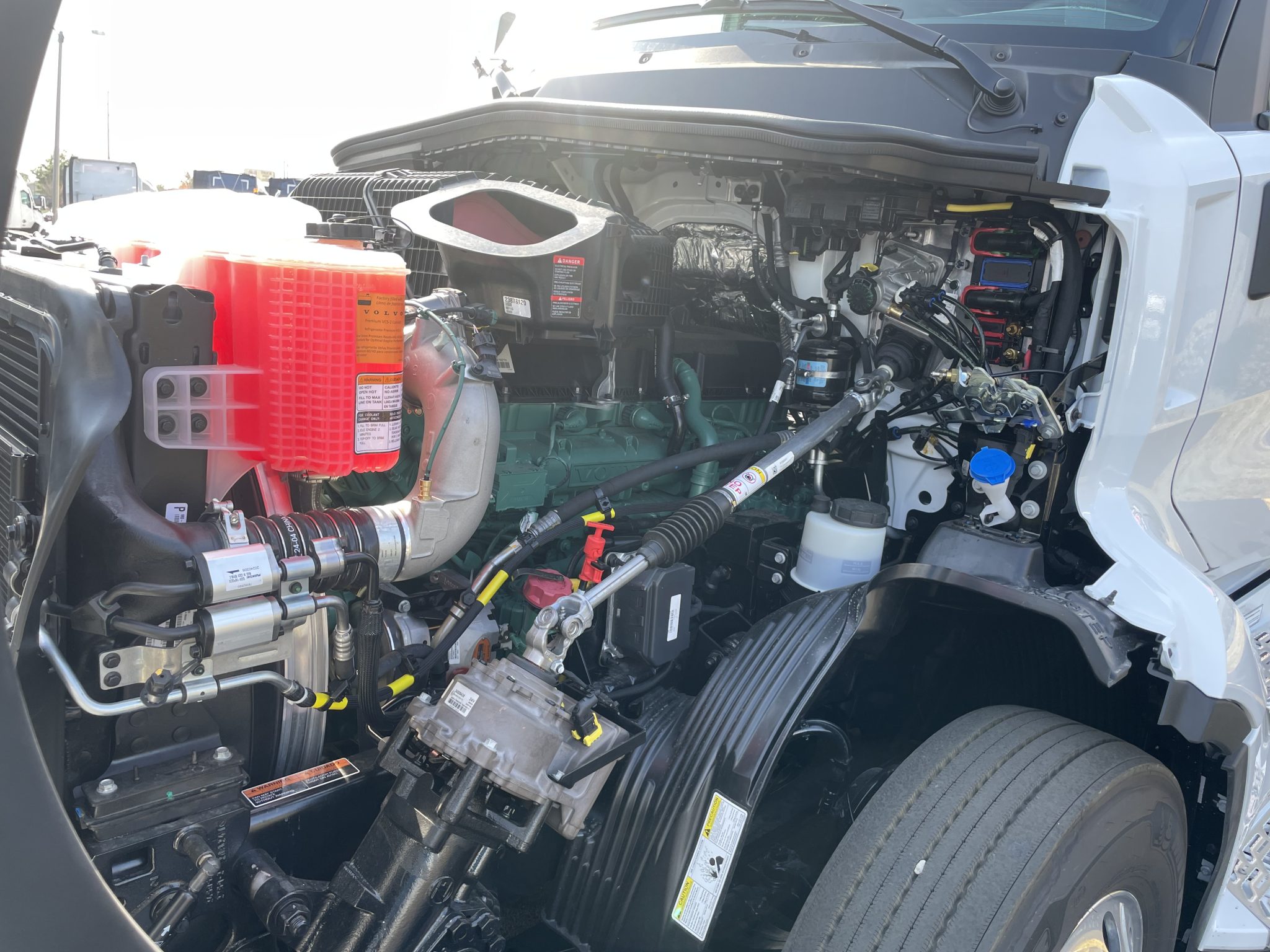2025 VOLVO VNL860 - CIT Trucks