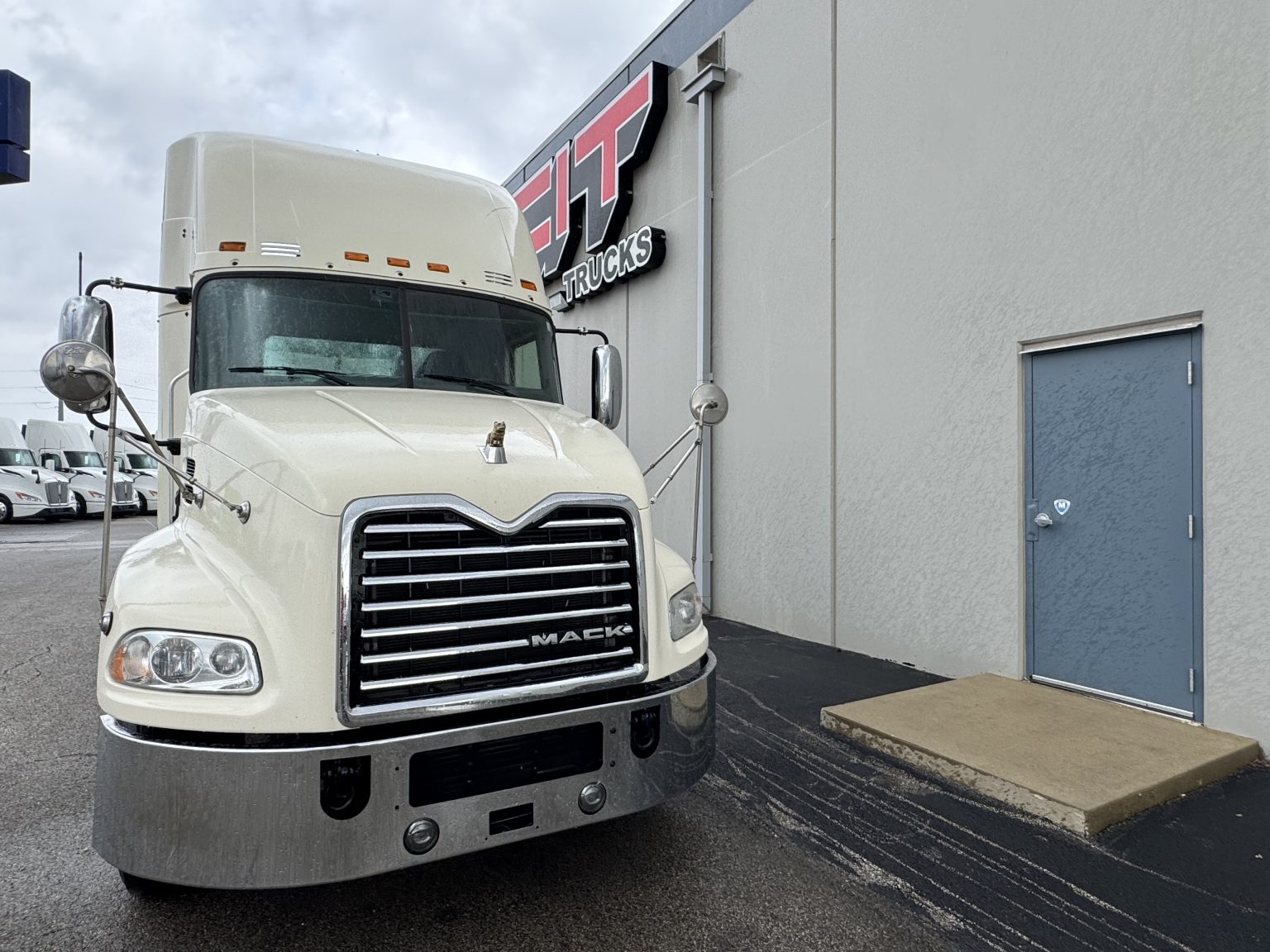 2016 MACK CXU613 - CIT Trucks