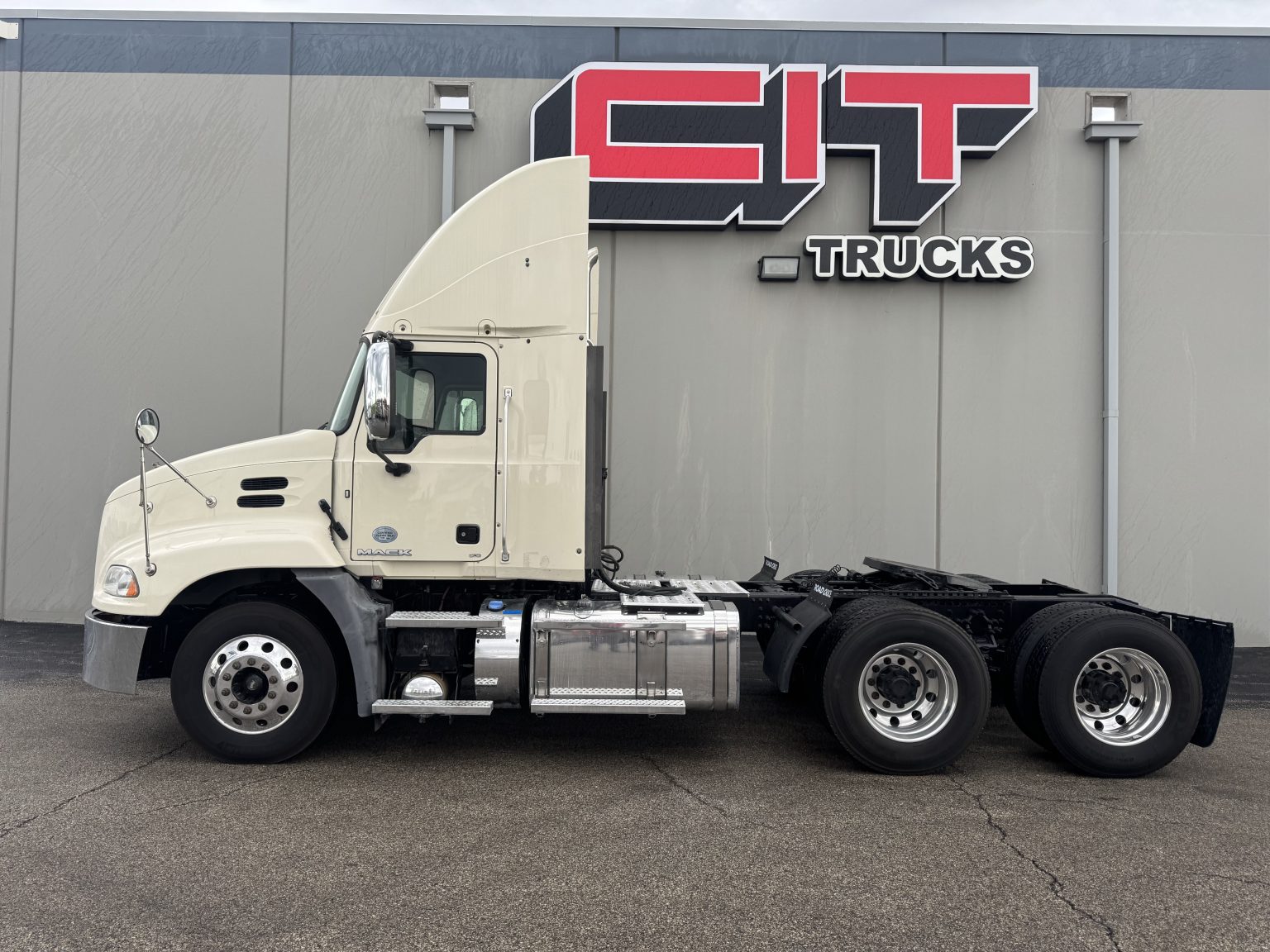 2016 MACK CXU613 - CIT Trucks