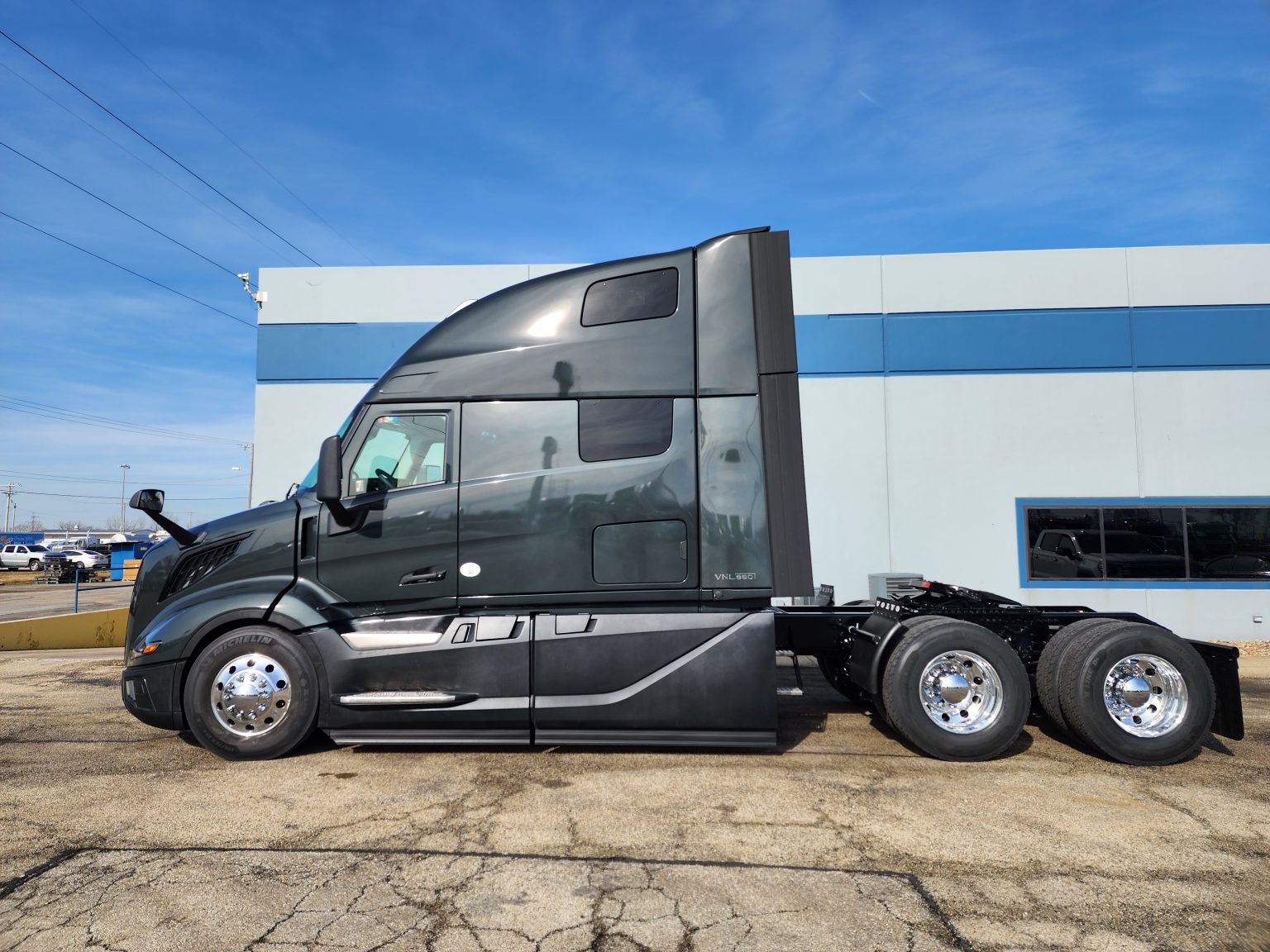 2026 VOLVO VNL860 - CIT Trucks